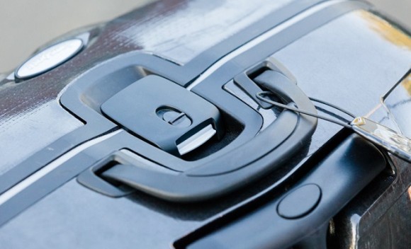 Drive By :: Samsonite Lite-Locked 68L Spinner - Carryology