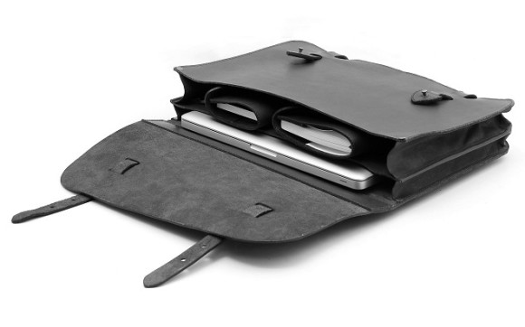 Carry Giveaway and Reader Discount:: Cravar Alpha 15/Rust - Carryology