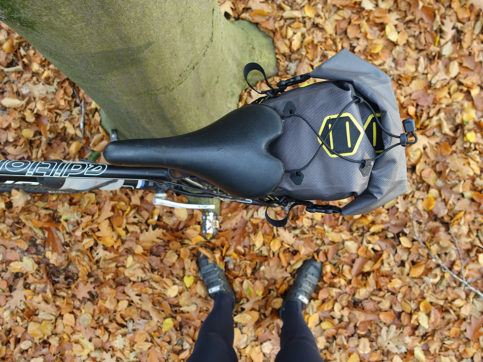 Drive By :: Apidura Saddle Pack and Handlebar Pack - Carryology