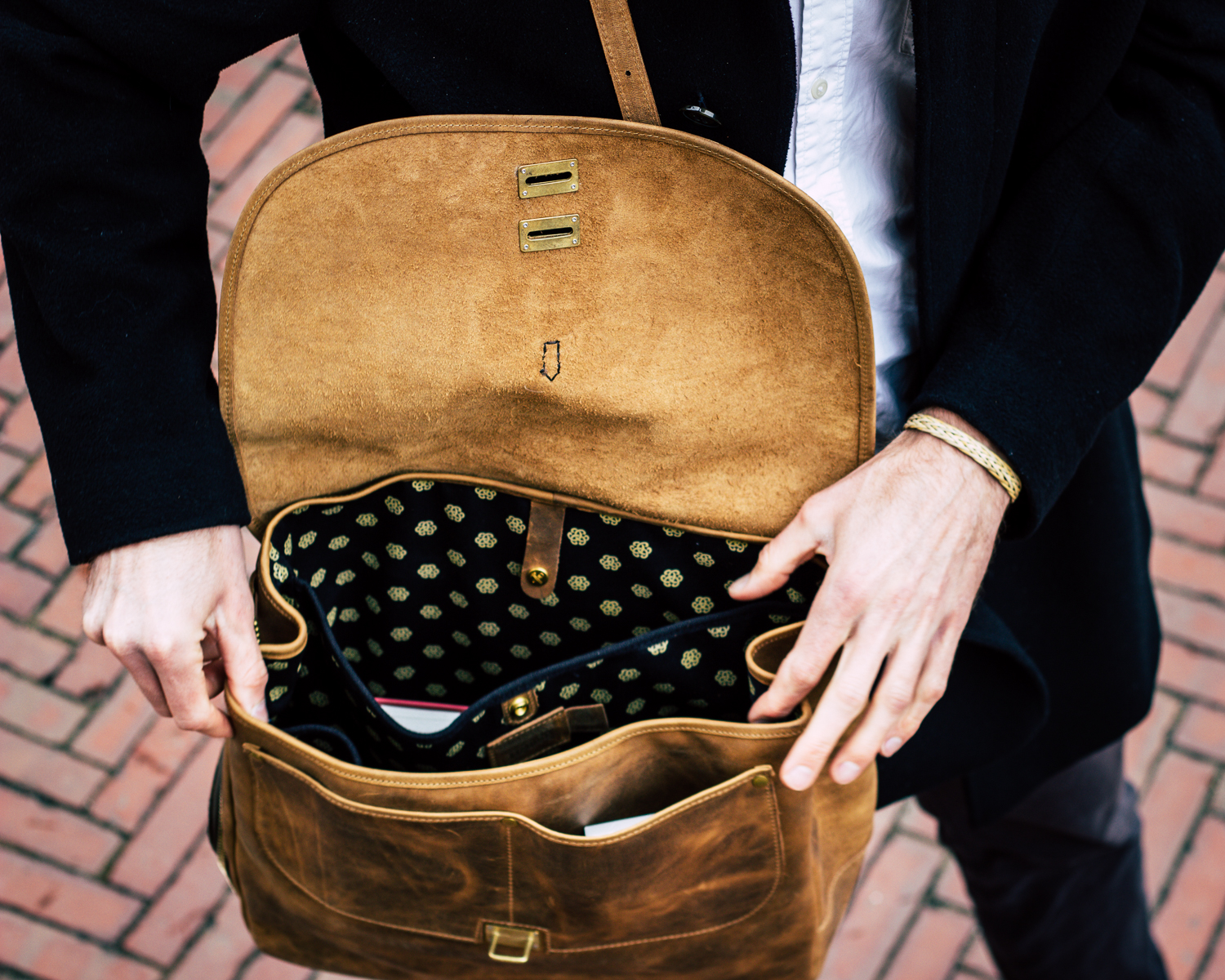 Dewar's x Billykirk No. 497 Messenger Bag: Drive By - Carryology