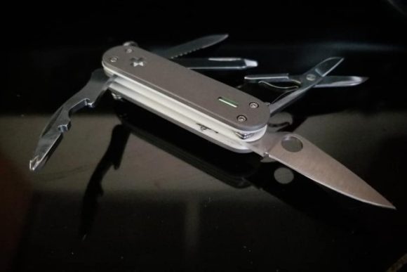 A Beginner's Guide to Custom Made Swiss Army Knives (SAKs) - Carryology