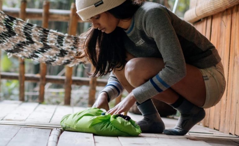 A Beginner's Guide to Washing Clothes When Traveling I CARRY BETTER