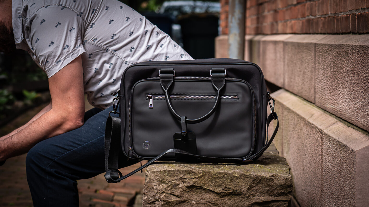 Modern Styling with Oak & Rove's Alto Briefcase